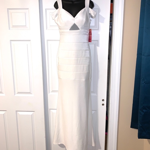 Emerald Sundae | Dresses | Nwt Emerald Sundae White Bodycon Dress M ...